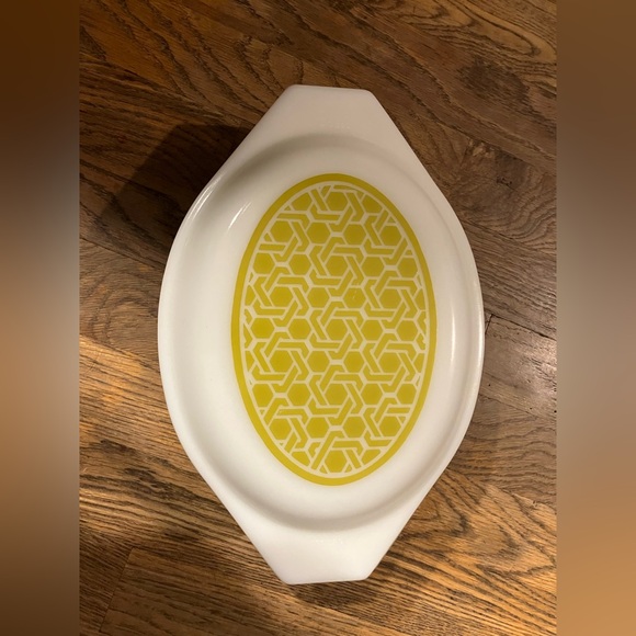 Pyrex | Dining | Vintage Pyrex White And Gold Quilted Print Oval ...